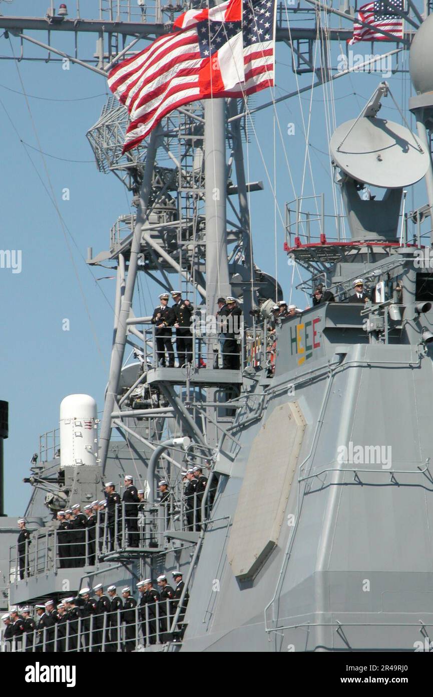 US Navy Sailors of the guided-missile cruiser USS Thomas S. Gates (CG ...