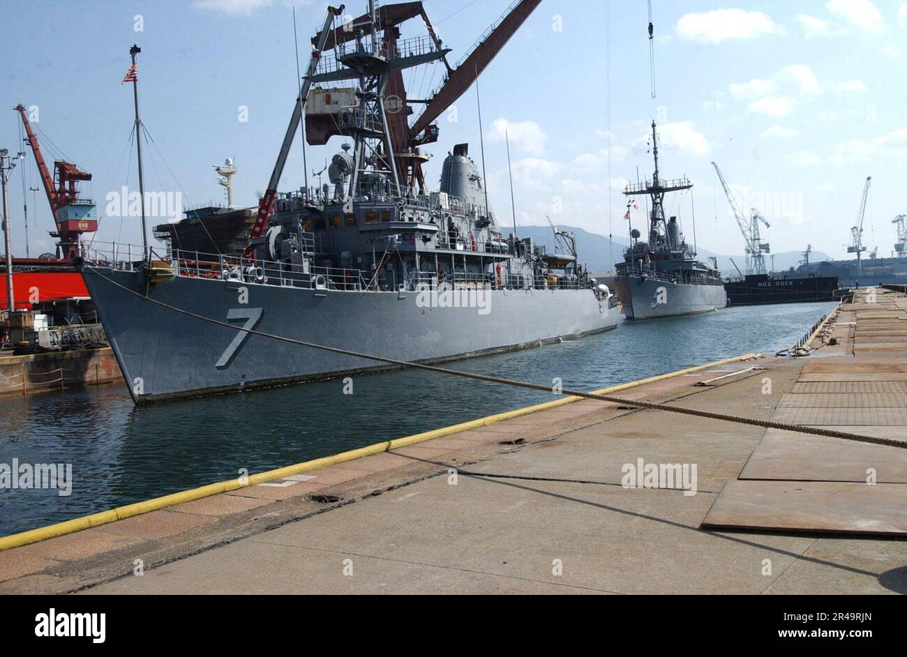 Uss guardian mcm 5 dry dock hi-res stock photography and images - Alamy