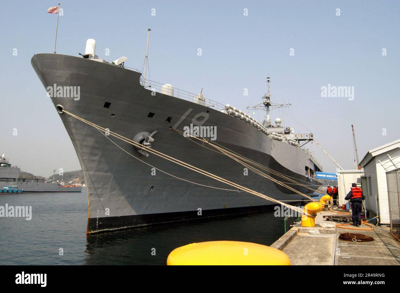 US Navy The amphibious command and control ship USS Blue Ridge (LCC 19 ...