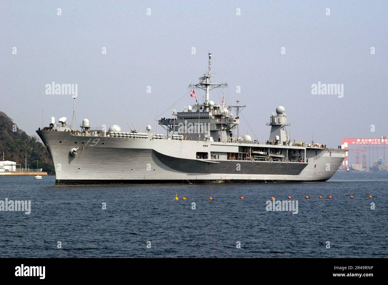 US Navy The amphibious command and control ship USS Blue Ridge (LCC 19 ...
