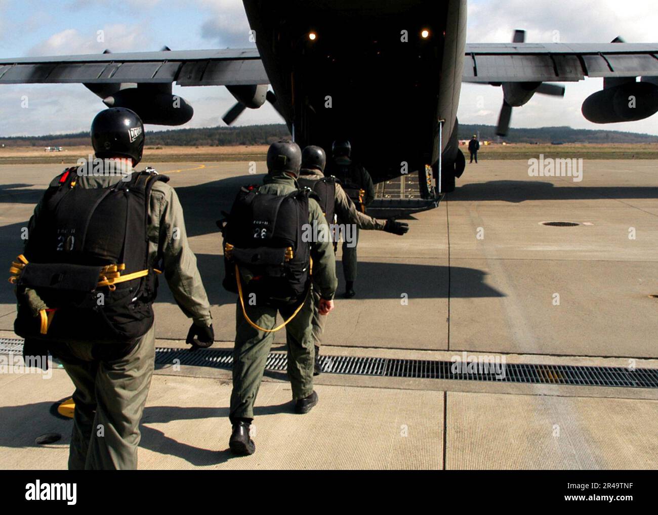 US Navy Explosive Ordnance Disposal Mobile Unit Eleven (EODMU-11 ...