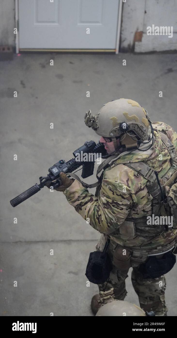 A U.S. Coast Guard Maritime Security Response Team East member ...
