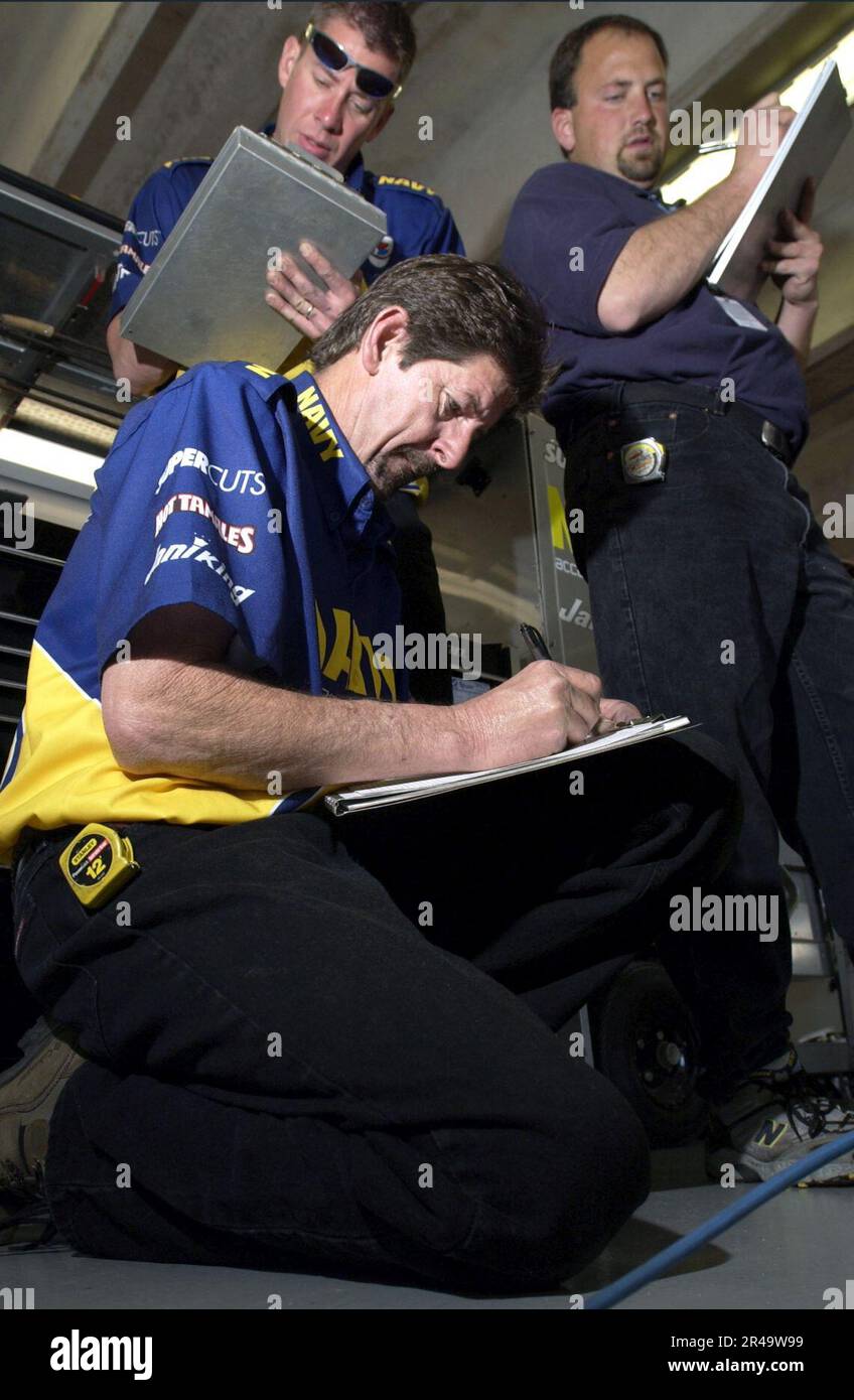 US Navy Car Chief and members of the Fitz-Bradshaw racing team sign off ...