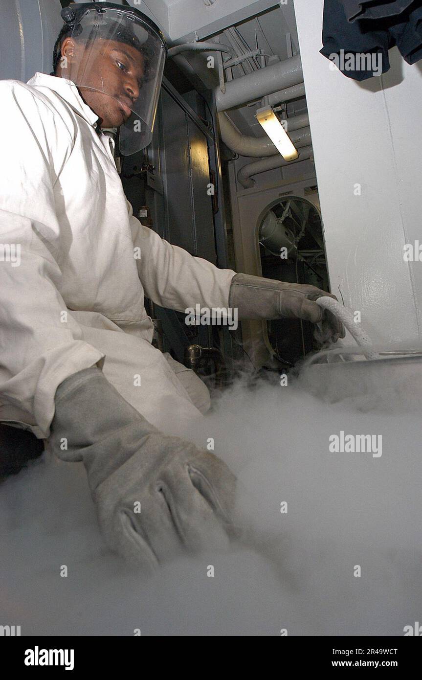 US Navy Machinist's Mate Stock Photo - Alamy