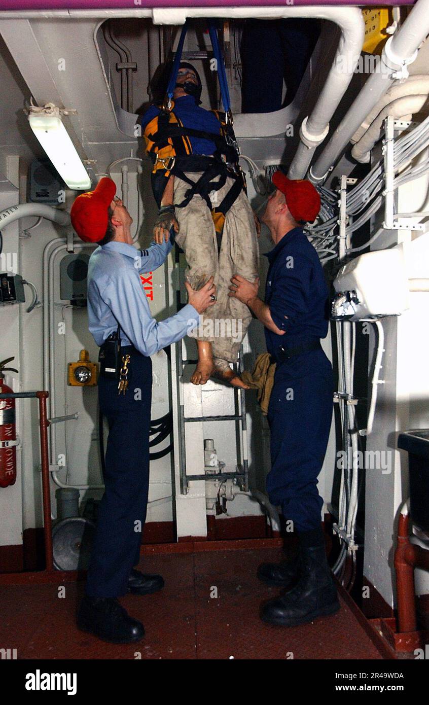 US Navy Damage Controlman 1st Class and Hull Maintenance Technician 3rd ...