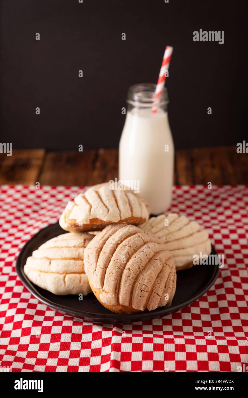 Bread shell hi-res stock photography and images - Alamy
