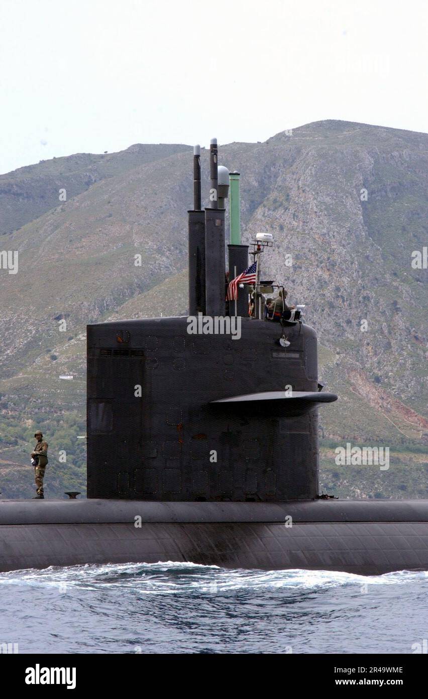 US Navy The Los Angeles-class attack submarine USS Dallas (SSN 700) arrives in Souda Bay's ...