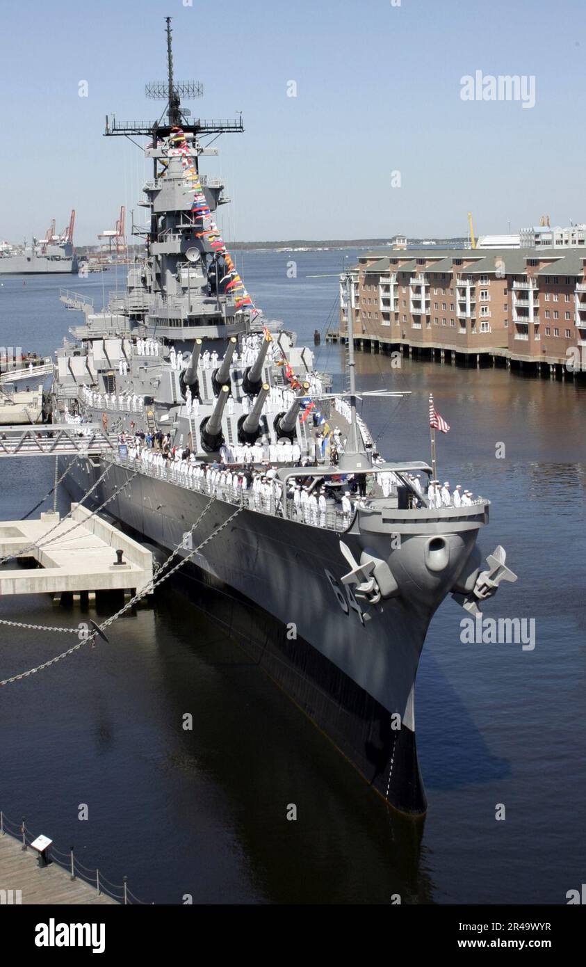 US Navy Sailors assigned to the nuclear powered aircraft carrier USS ...