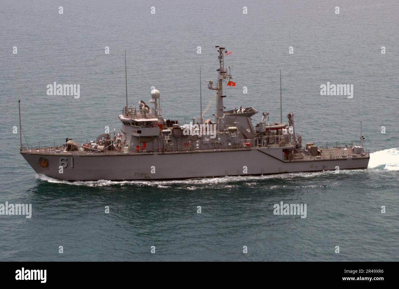 US Navy The mine warfare ship USS Raven (MHC 61) conducts local ...