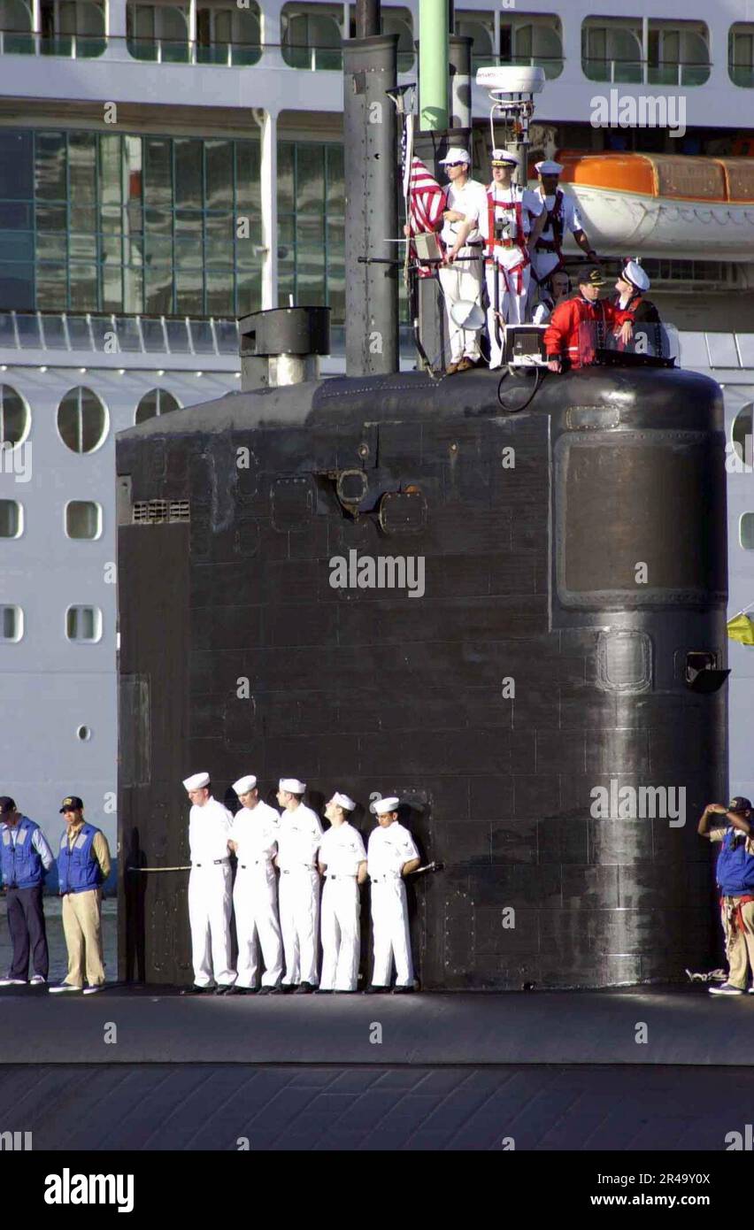 US Navy Sailors aboard the Los Angeles class attack submarine USS Miami ...