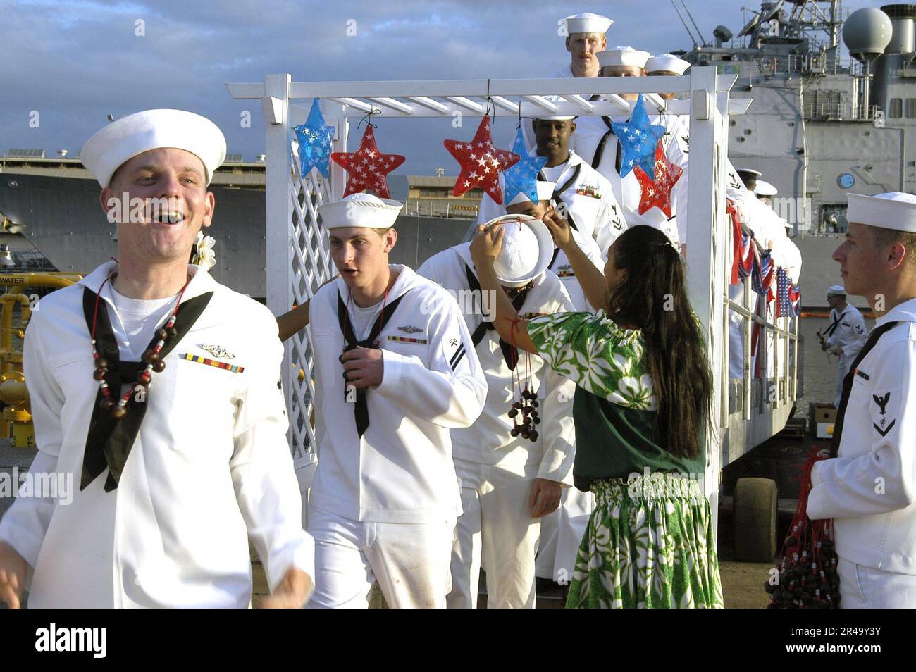 US Navy Sailors depart the Los Angeles class attack submarine USS ...