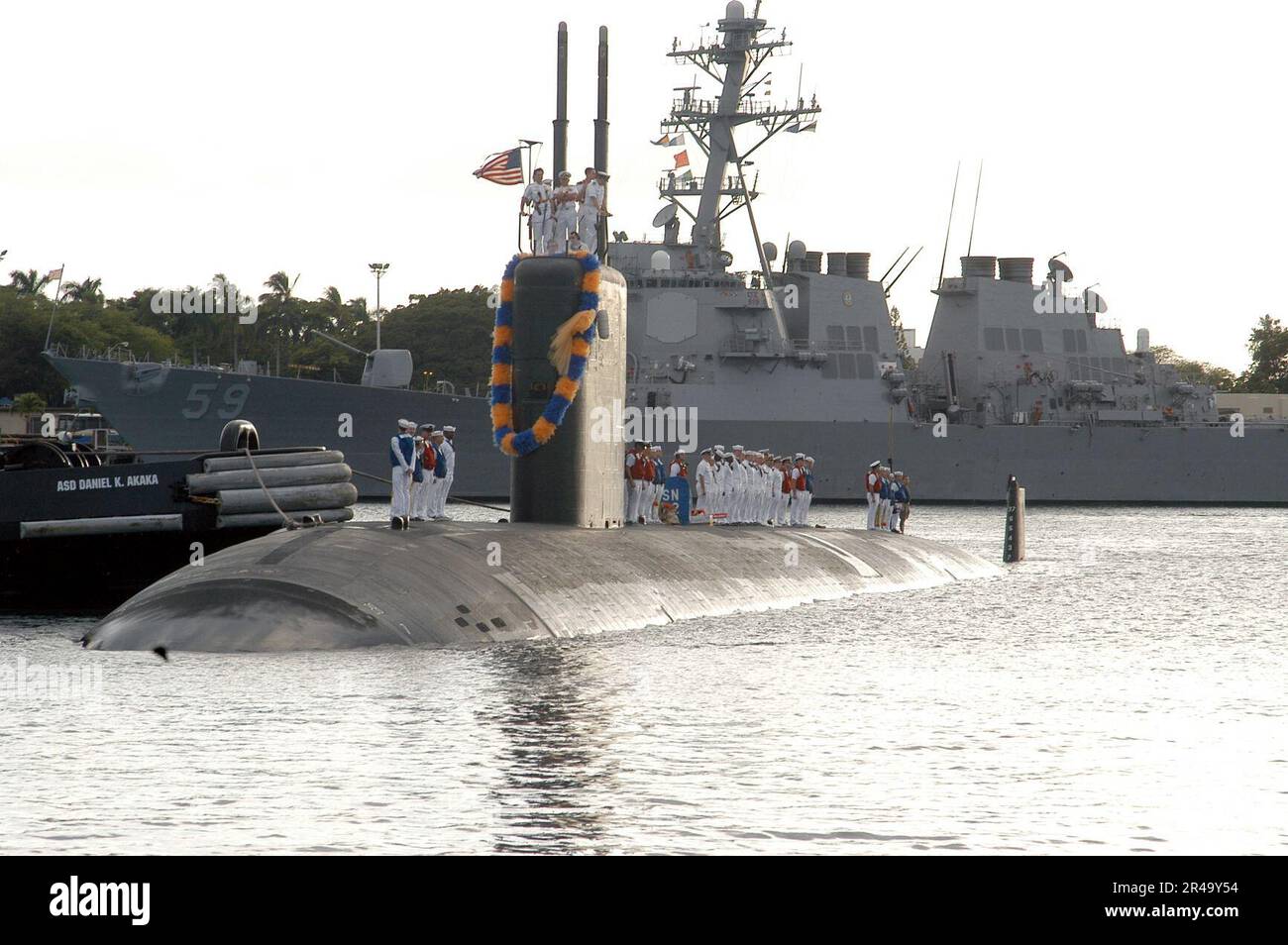 US Navy Sailors depart the Los Angeles class attack submarine USS ...