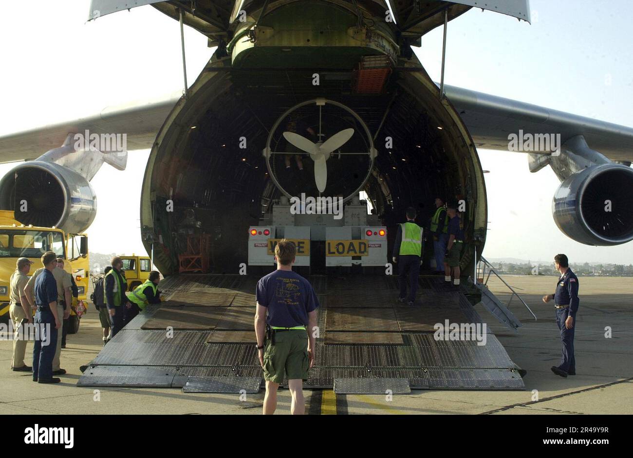 US Navy The Deep Submergence Rescue Vehicle Mystic (DSRV 1) is carefully loaded onto a Russian ...