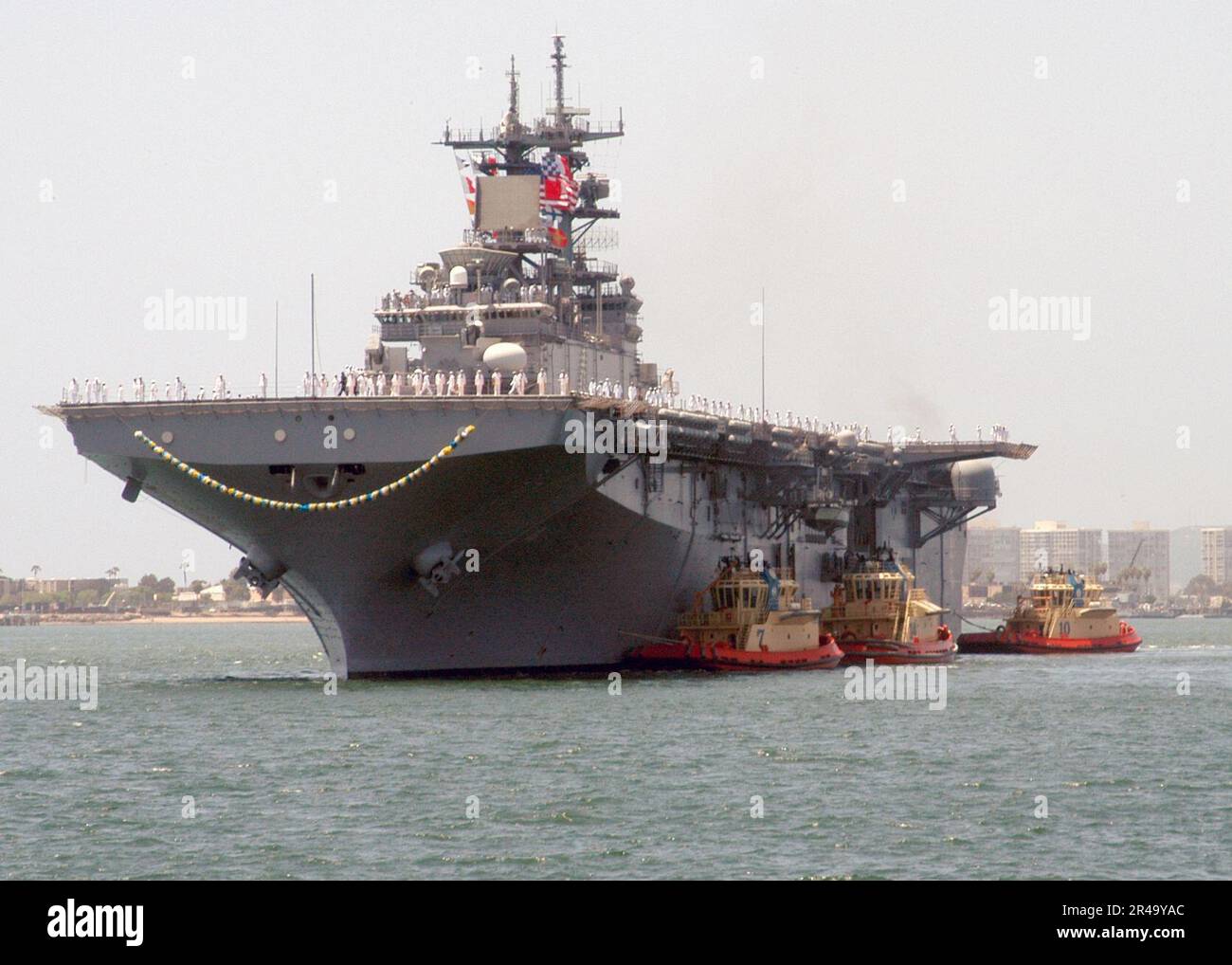 US Navy The amphibious assault ship USS Boxer (LHD 4) returns to San ...