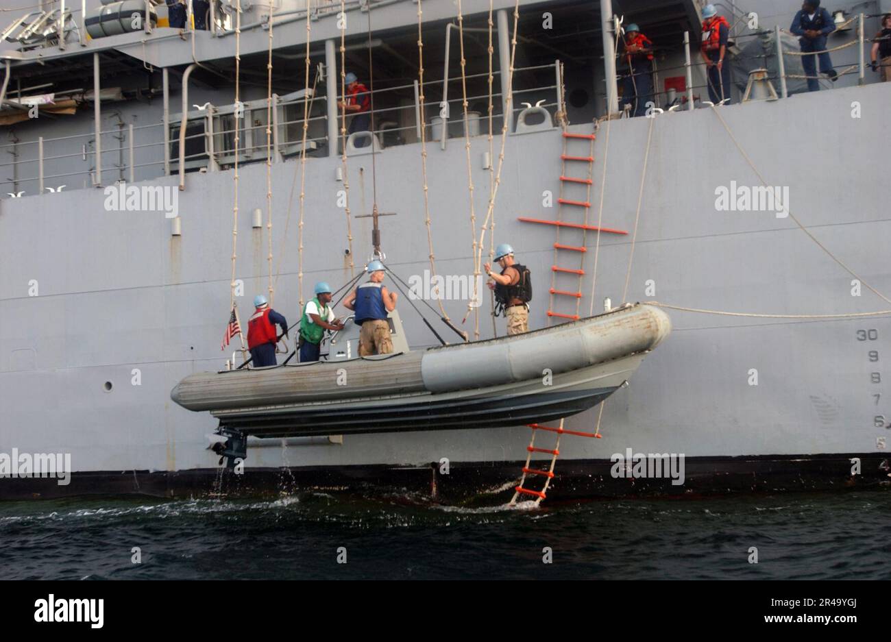 US Navy Crew members of the guided missile cruiser USS Leyte Gulf (CG ...