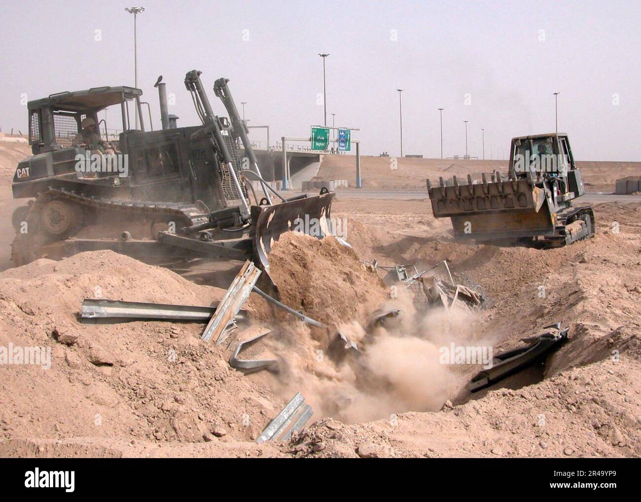 US Navy U.S. Navy Seabees assigned to Naval Mobile Construction ...