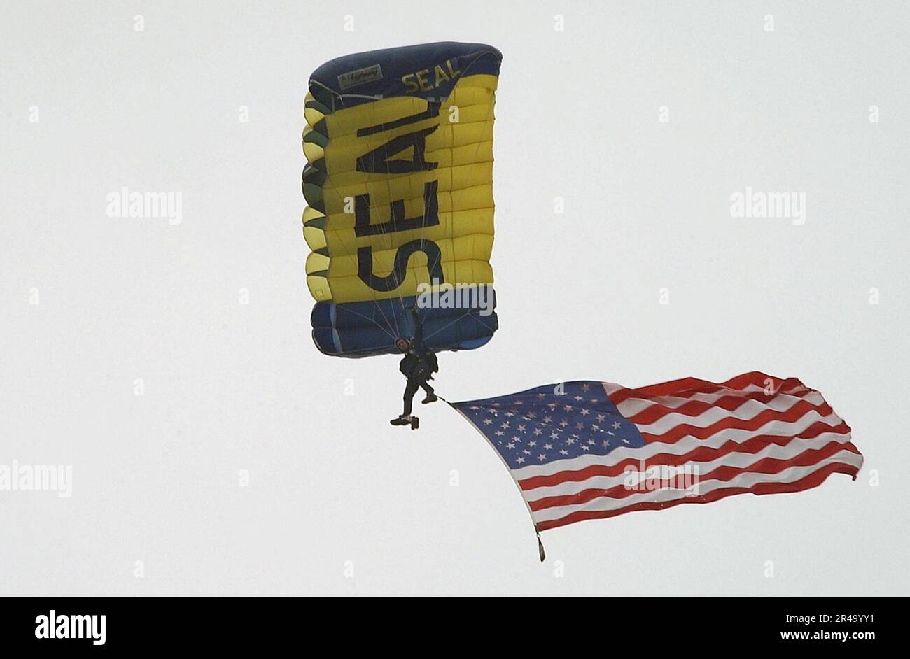 US Navy Electrician's Mate 1st Class assigned to the U.S. Navy ...