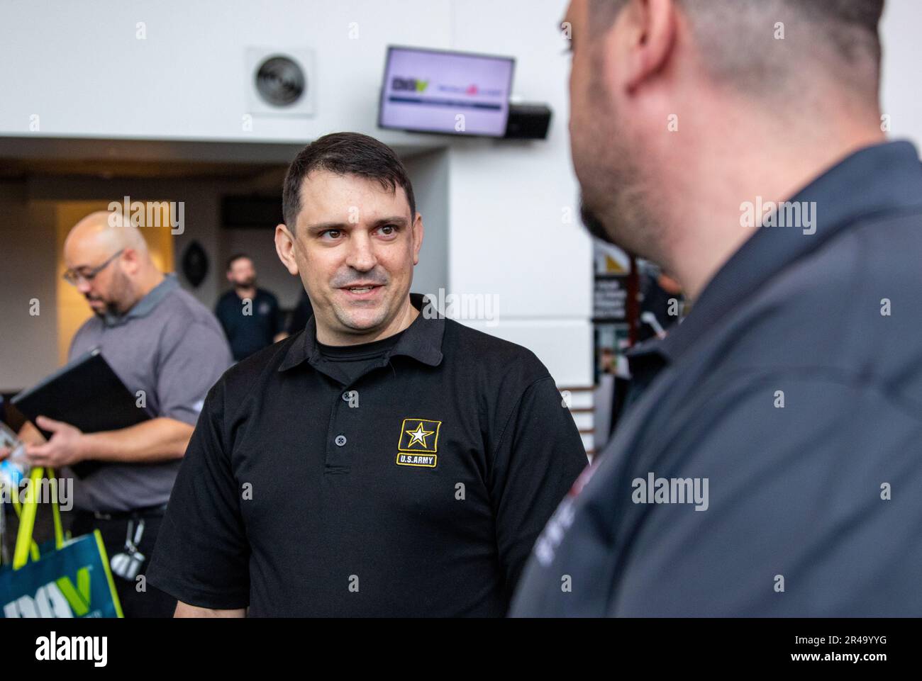 A military veteran talks to Scott Reed, the lead recruiter for the U.S ...