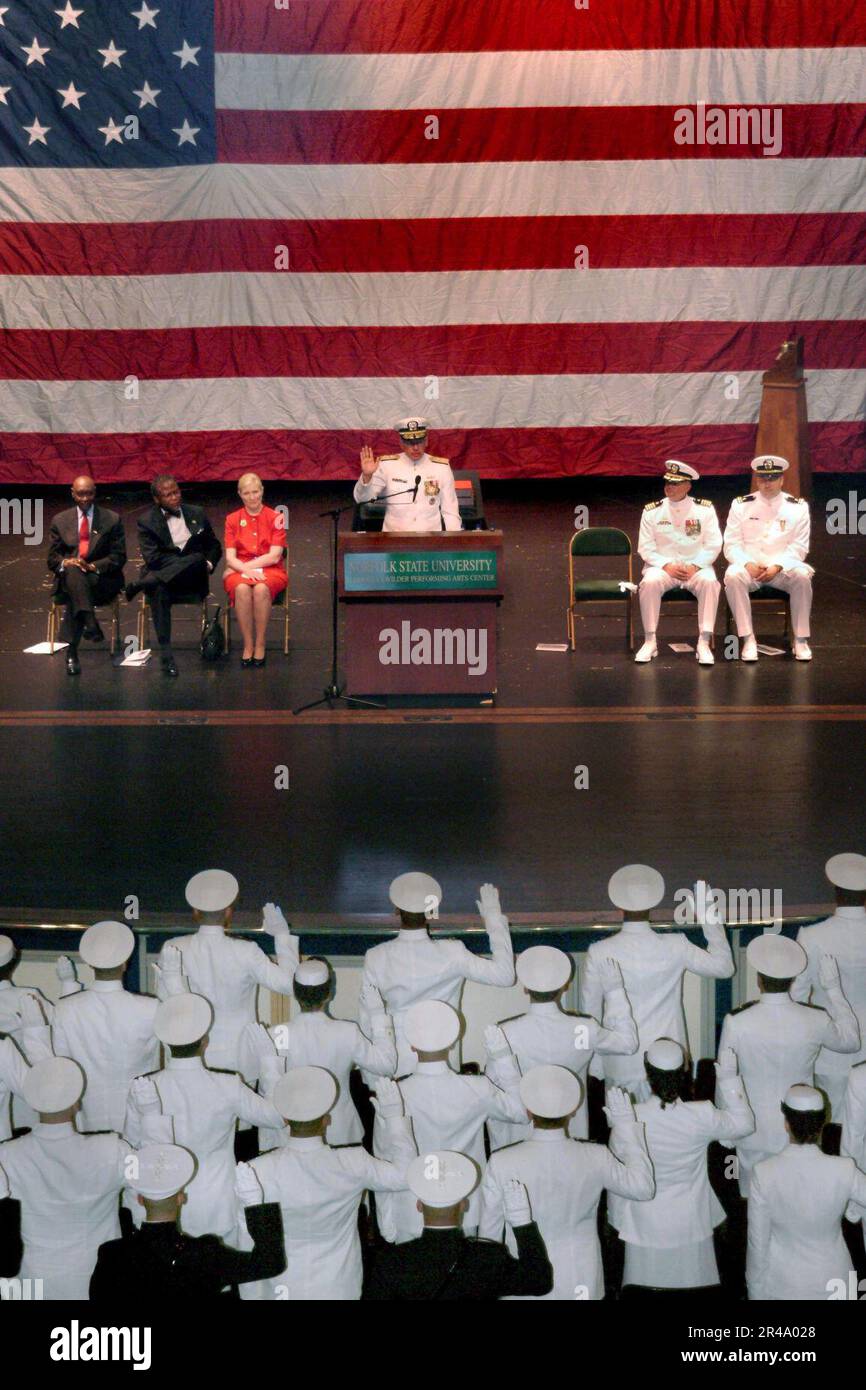 US Navy Adm. Vern Clark, Chief of Naval Operations (CNO) leads the oath ...