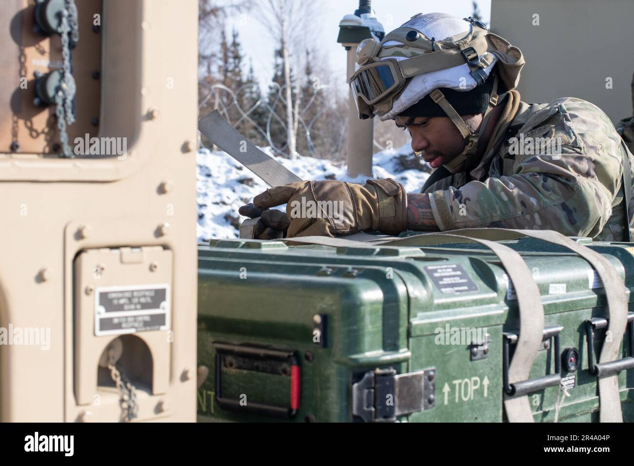 U.S. Army Soldiers assigned to the 2nd Infantry Brigade Combat Team ...