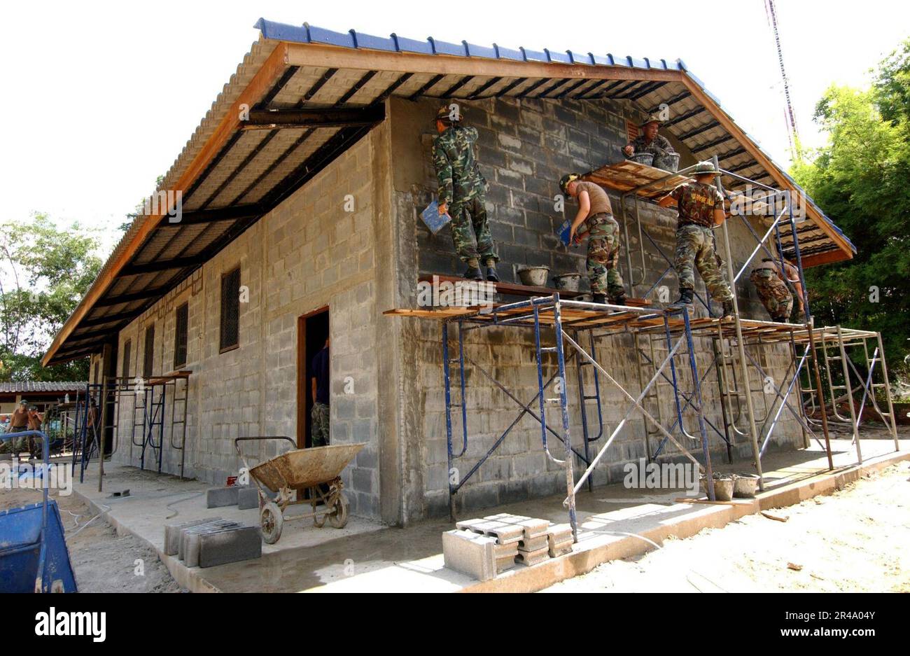 US Navy U.S. Navy Seabees assigned to Naval Mobile Construction ...