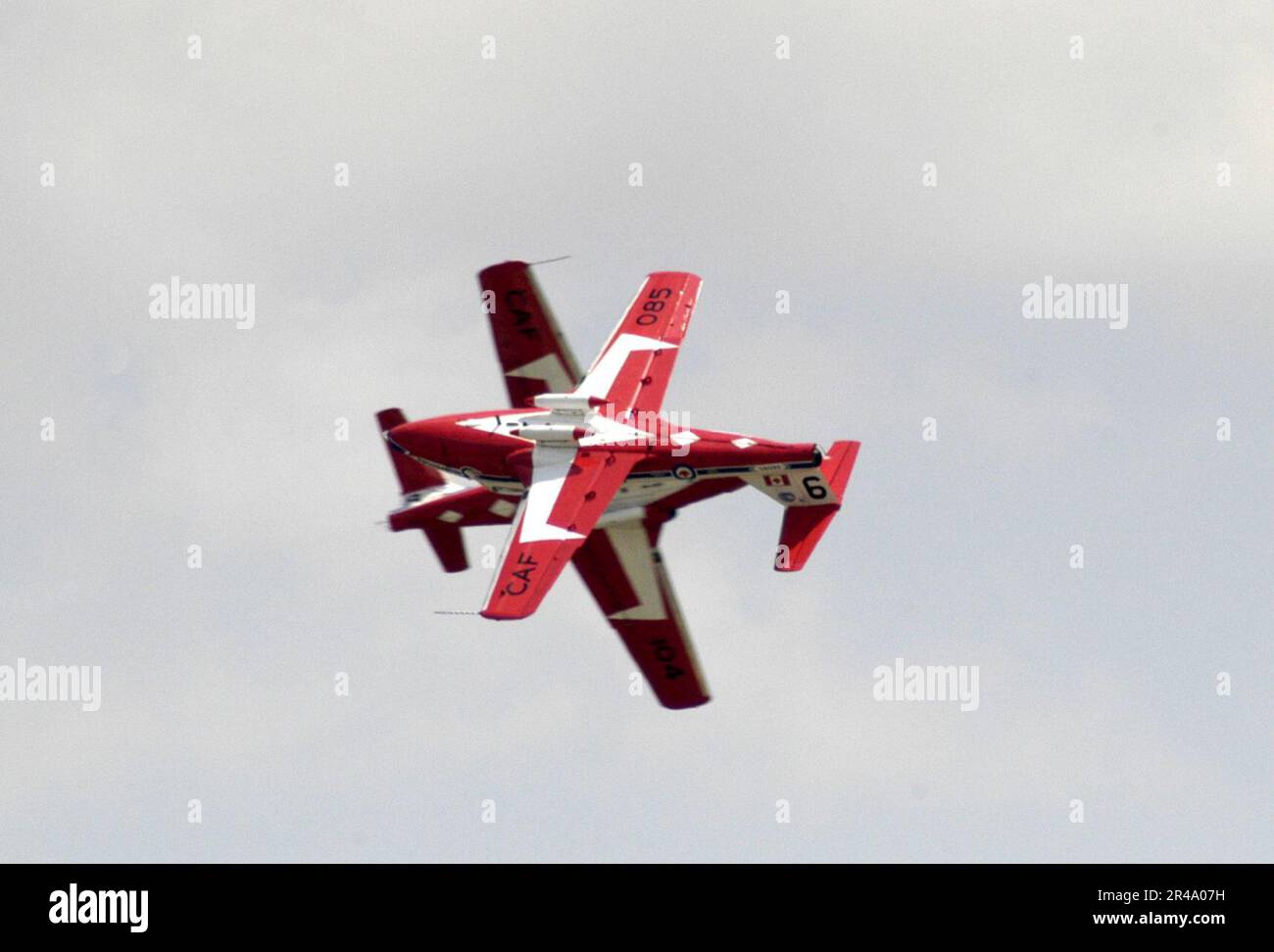 US Navy The lead solo pilot crosses by the opposing solo pilot as the ...