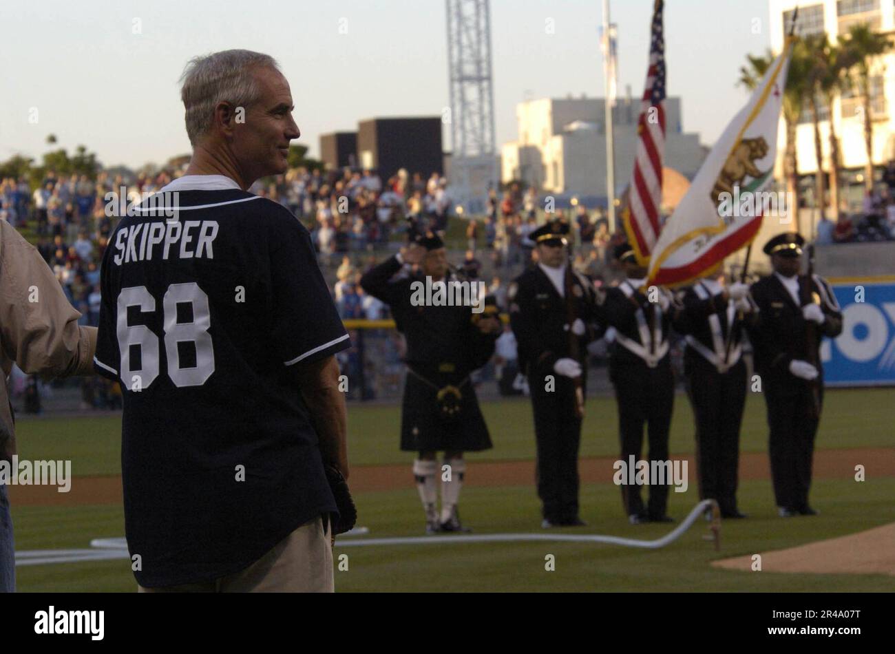 Uss nimitz cvn 68 commanding officer hi-res stock photography and ...