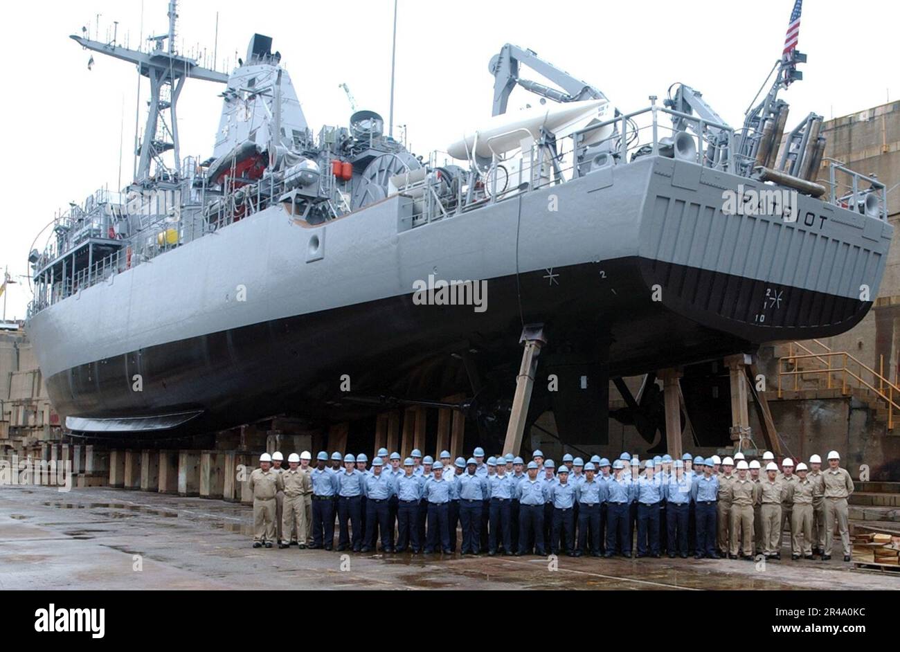 US Navy The crew of mine countermeasures ship USS Patriot (MCM 7) poses ...