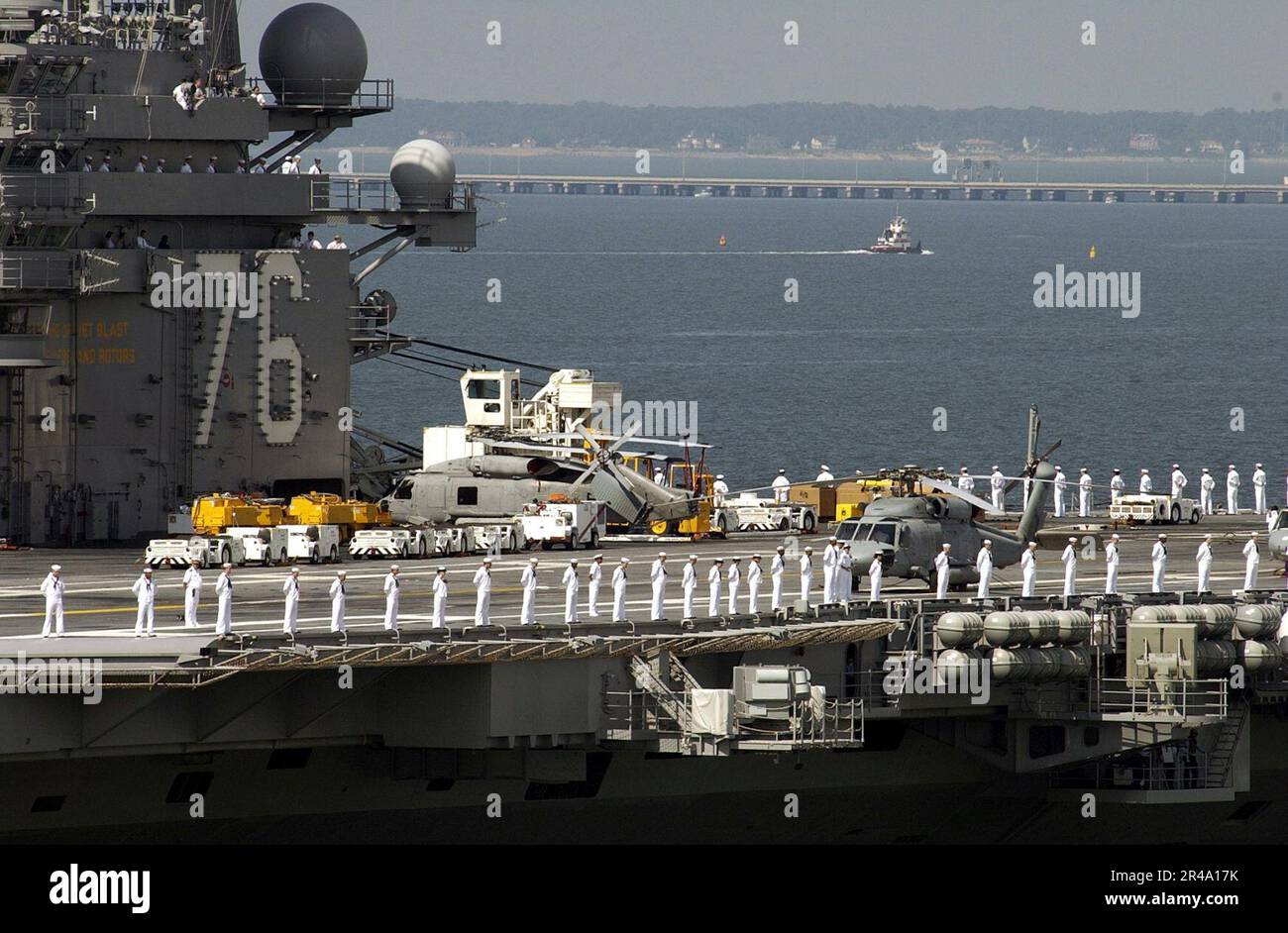 US Navy Sailors man the rails of USS Ronald Reagan (CVN 76 Stock Photo ...