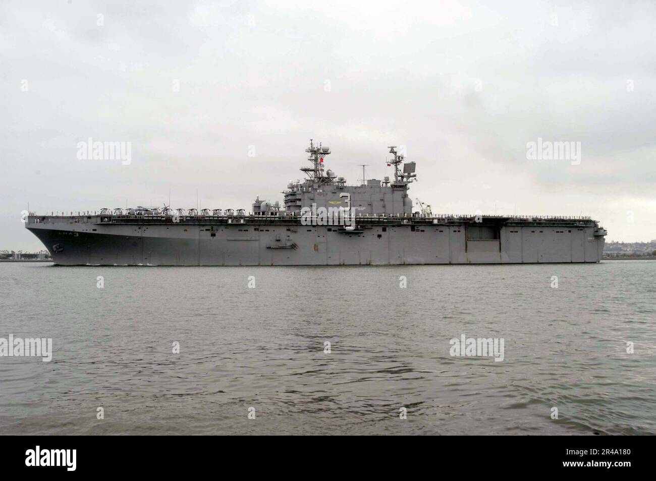 US Navy More than 5,000 Sailors and Marines embarked with USS Belleau ...