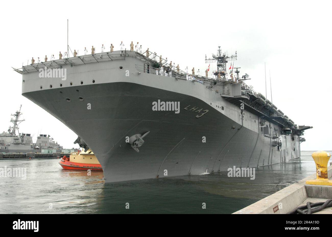 US Navy The amphibious assault ship USS Belleau Wood (LHA 3) pulls away ...