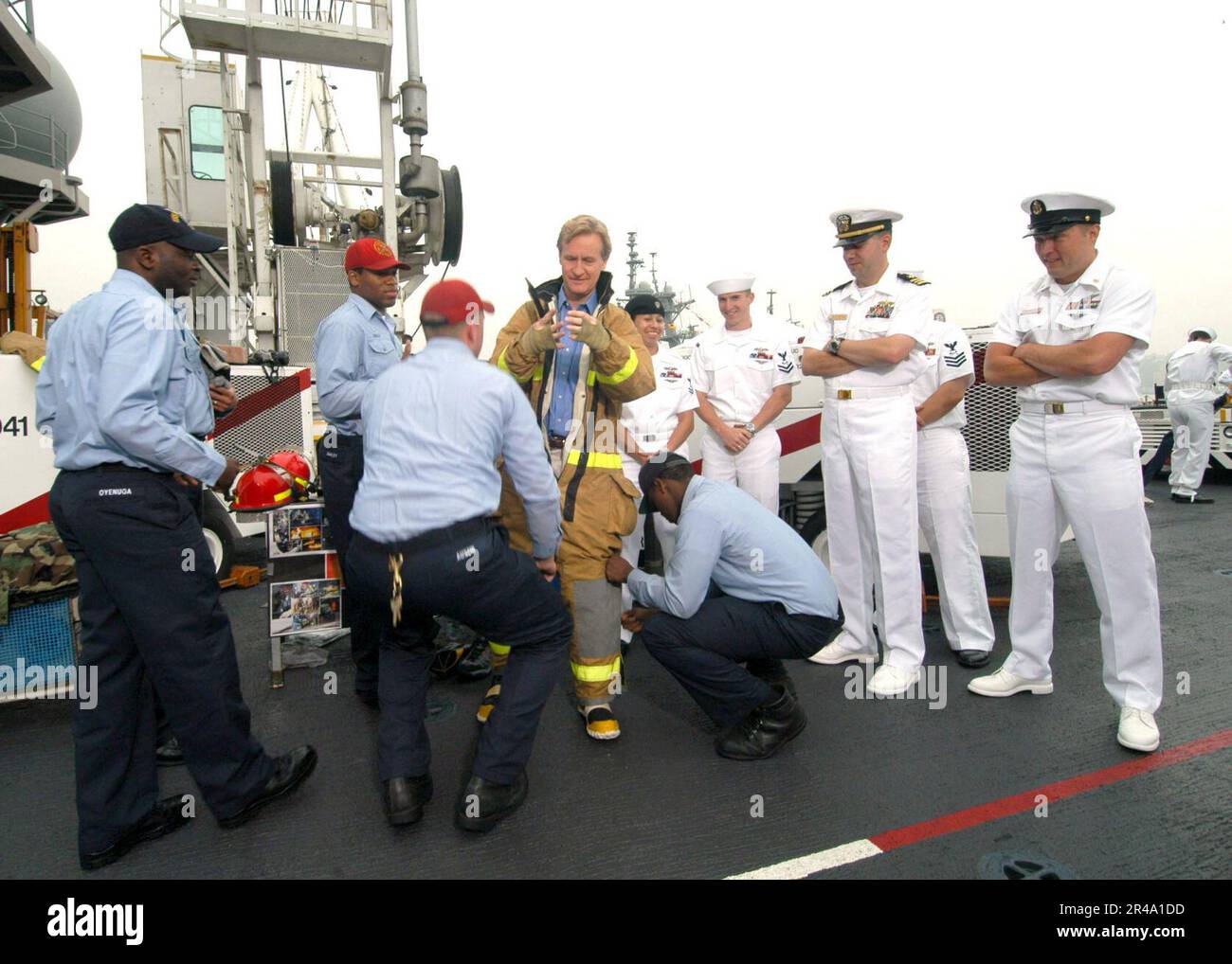 US Navy Steve Doocy of Fox News, dons a Navy Fire Fighting Ensemble ...