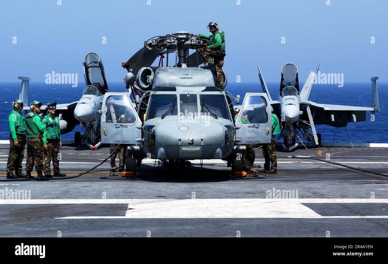 US Navy Maintenance personnel assigned to the Screamin Indians of ...