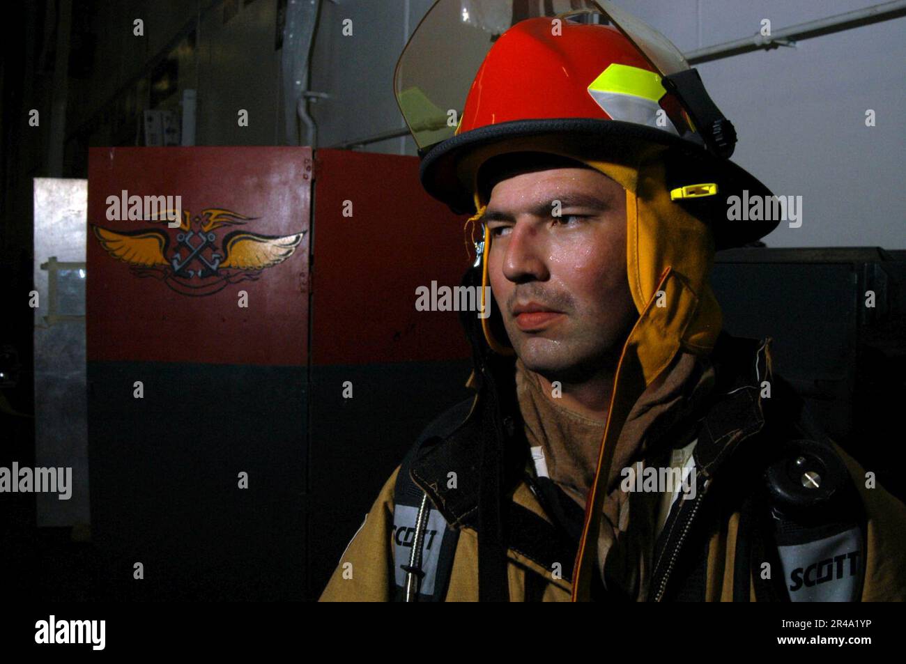 US Navy USS Abraham Lincoln (CVN 72) Damage Controlman Stock Photo - Alamy