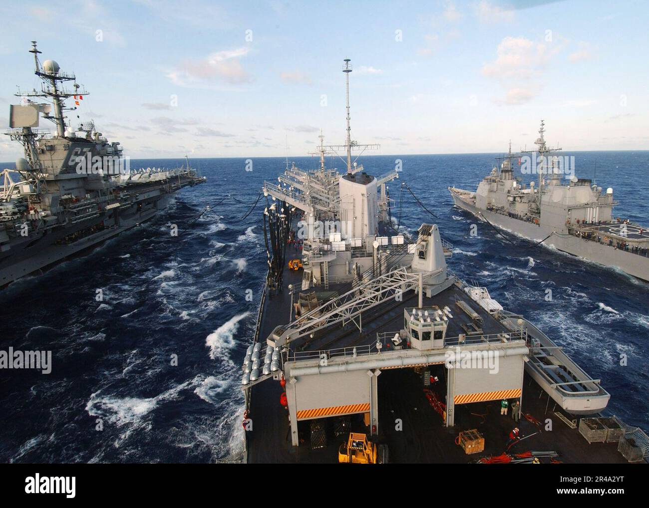 US Navy The fast combat support ship USS Seattle (AOE 3) conducts an ...