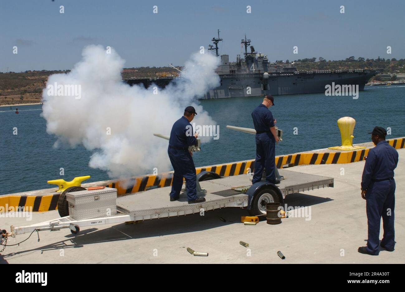 US Navy As the amphibious assault ship USS Boxer (LHD 4) returns from a ...