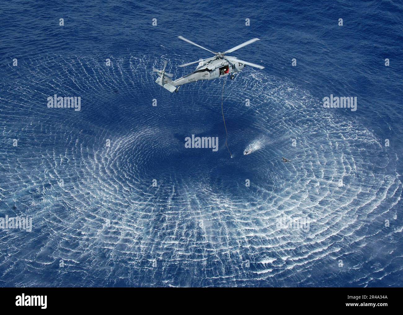 US Navy Search and Rescue Detachment prepares to retrieve SAR swimmers ...