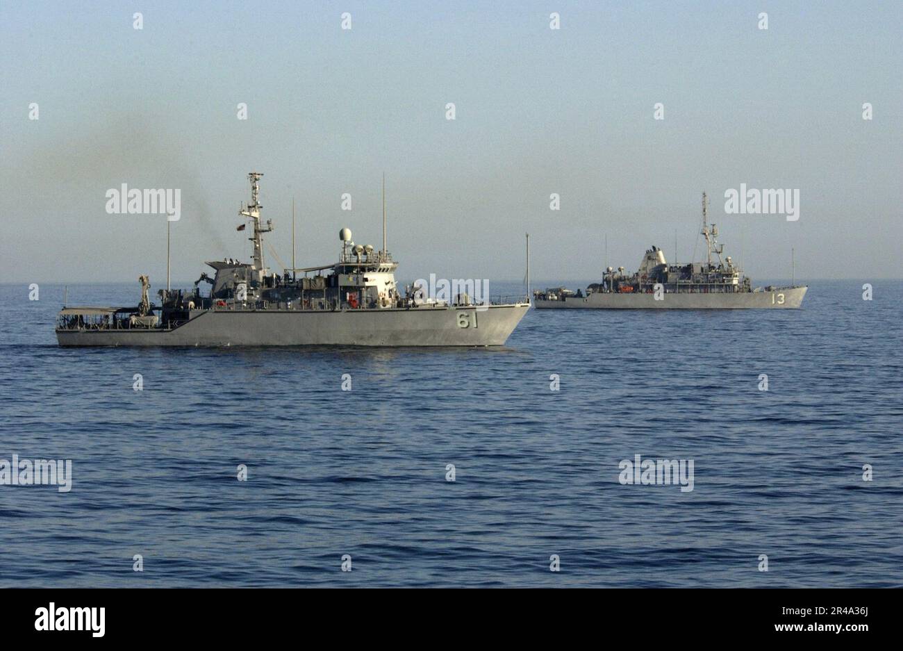 US Navy The U.S. Navy Osprey-class Mine Countermeasure Ship USS Raven ...