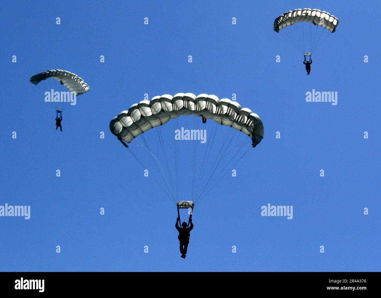 US Navy U.S. Navy Sailors assigned to Explosive Ordnance Disposal ...