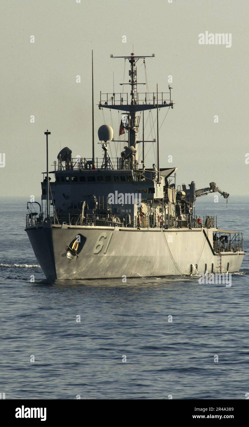 US Navy The U.S. Navy Osprey-class Mine Countermeasure Ship USS Raven ...