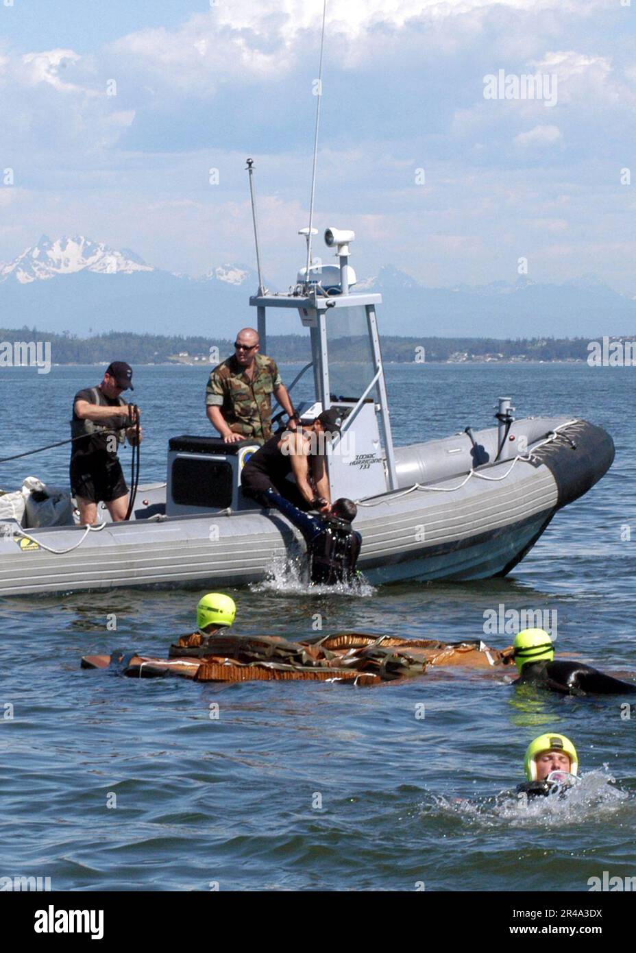 US Navy Rescue swimmers assigned to Explosive Ordnance Disposal Mobile ...