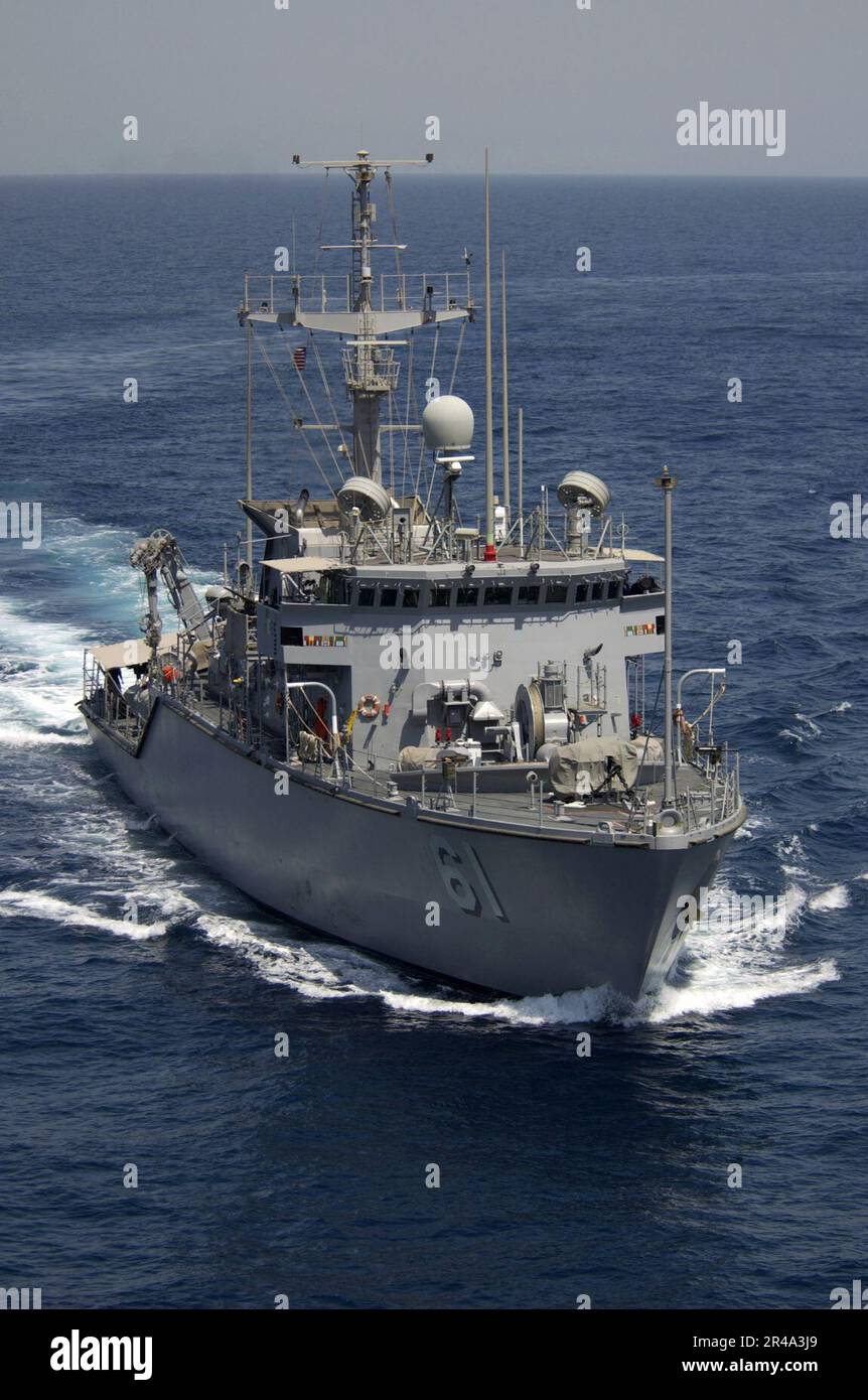 US Navy The Osprey-class mine hunter coastal ship USS Raven (MHC 61 ...