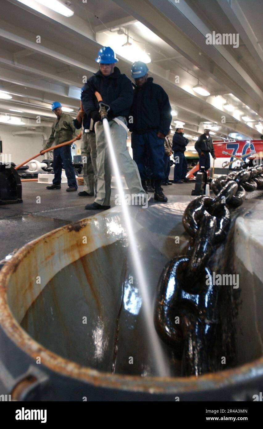 Ships anchor chains hi-res stock photography and images - Alamy