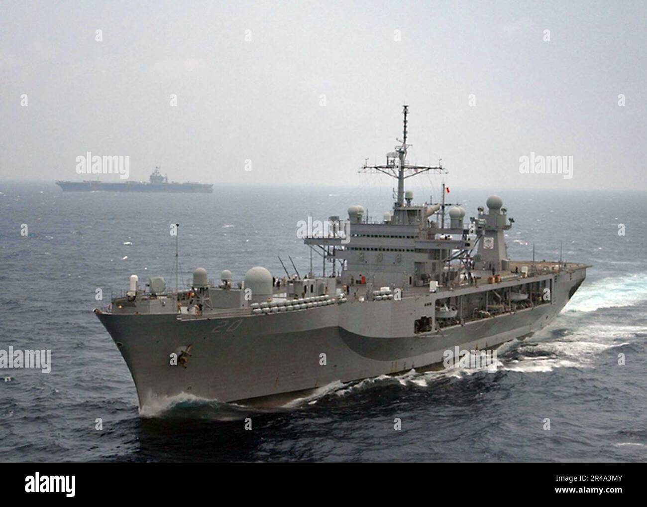 US Navy The amphibious command ship USS Mount Whitney (LCC 20) cruises ...
