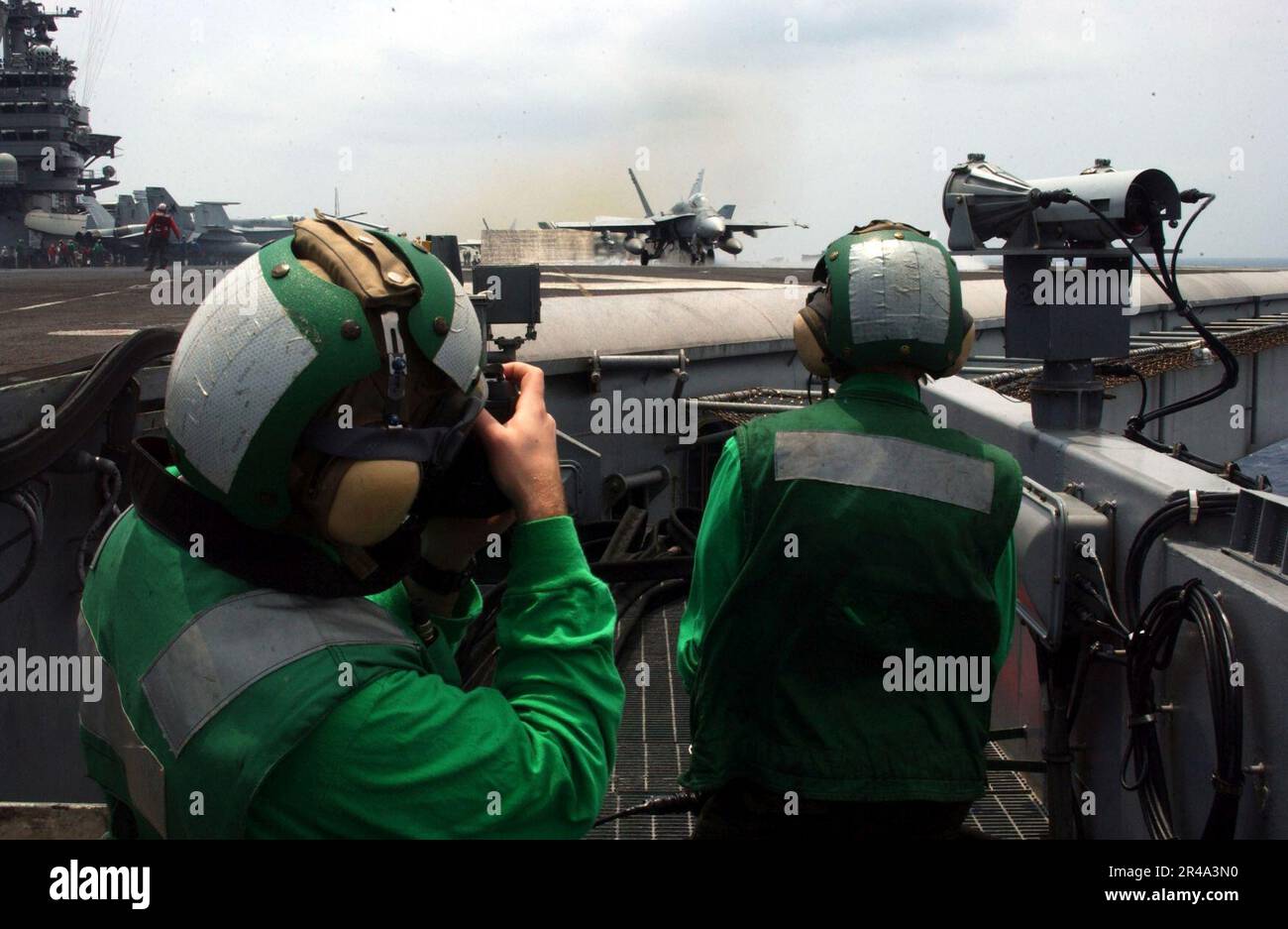 Us navy photographers hi-res stock photography and images - Alamy