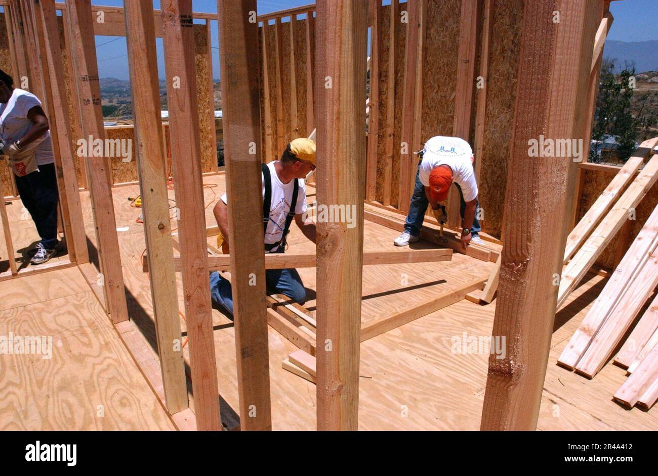 US Navy Sailors assigned to the Nimitz-class aircraft carrier USS ...