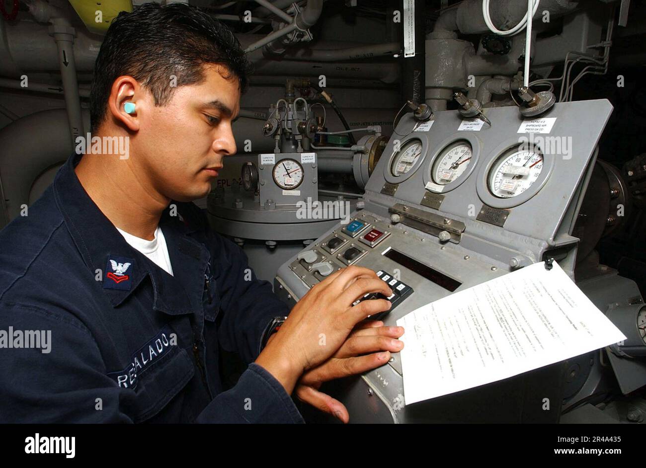 US Navy Gas Turbine System Technician Stock Photo - Alamy
