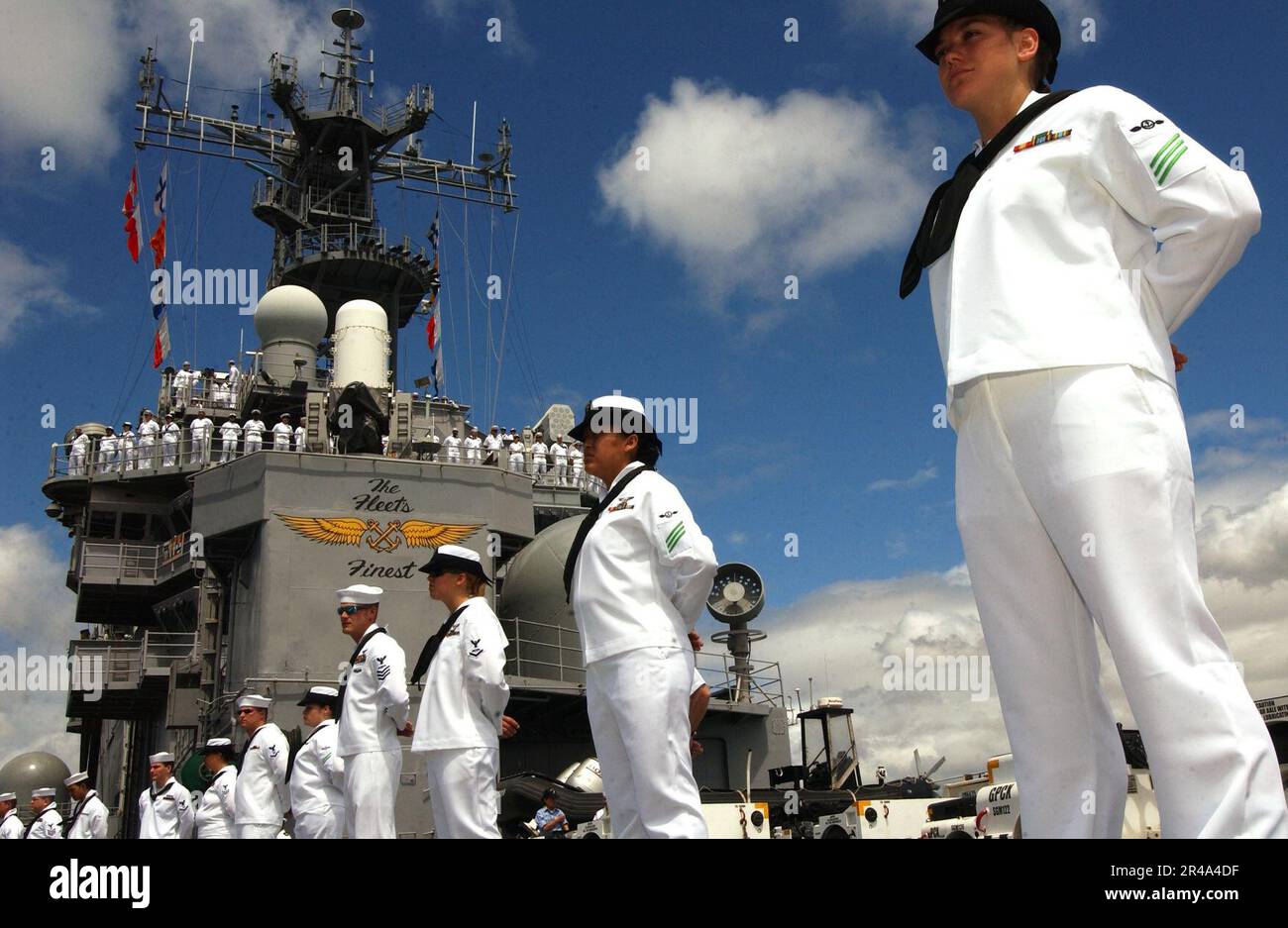 US Navy Sailors assigned to the amphibious assault ship USS Tarawa (LHA ...