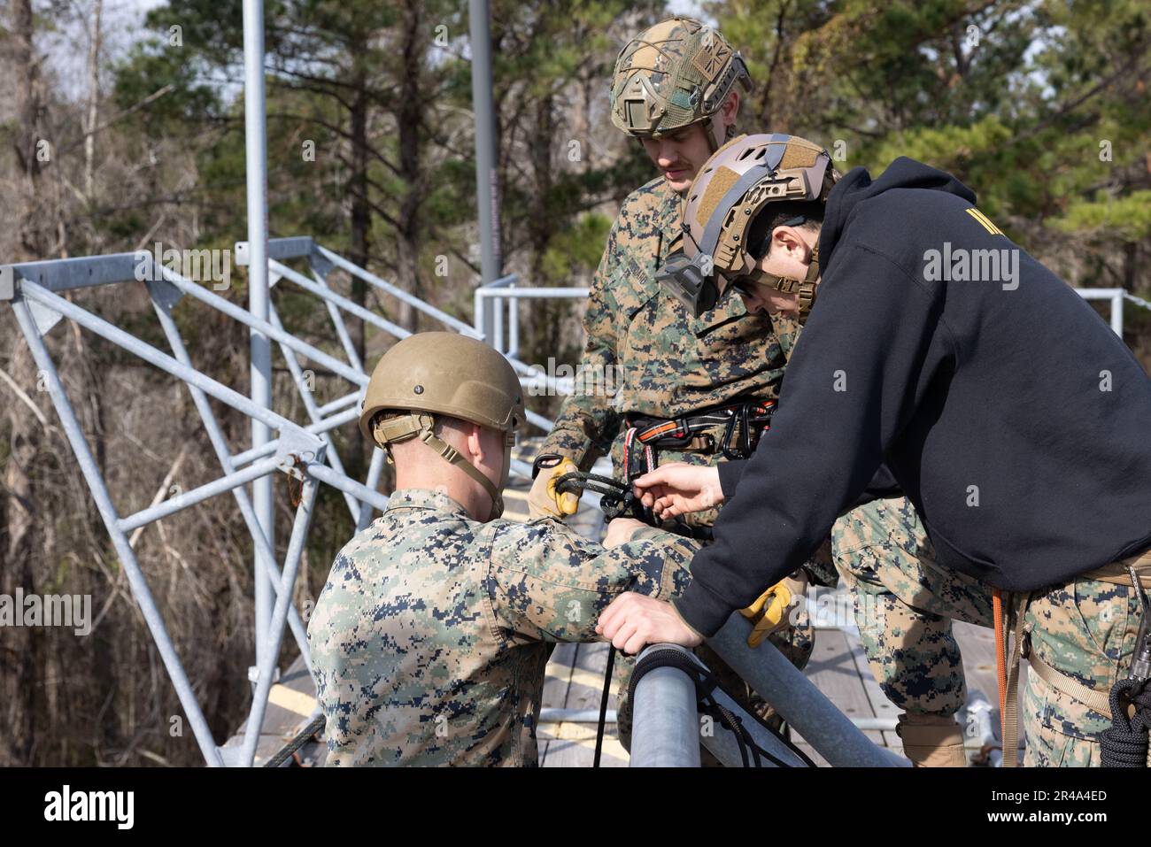 Assault climbers course hi-res stock photography and images - Alamy
