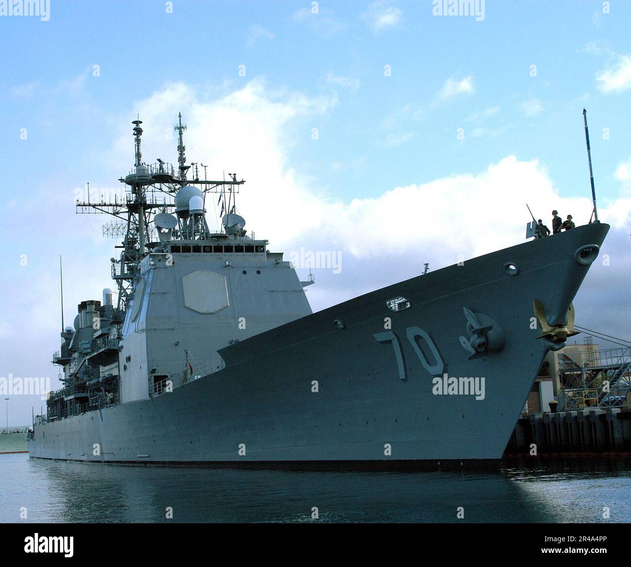 US Navy The U.S. Navy guided missile cruiser USS Lake Erie (CG 70 ...